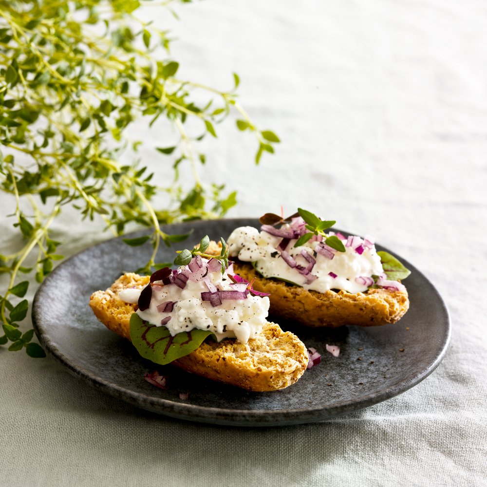 Skorpor med keso, rödlök & groddar - Pågen