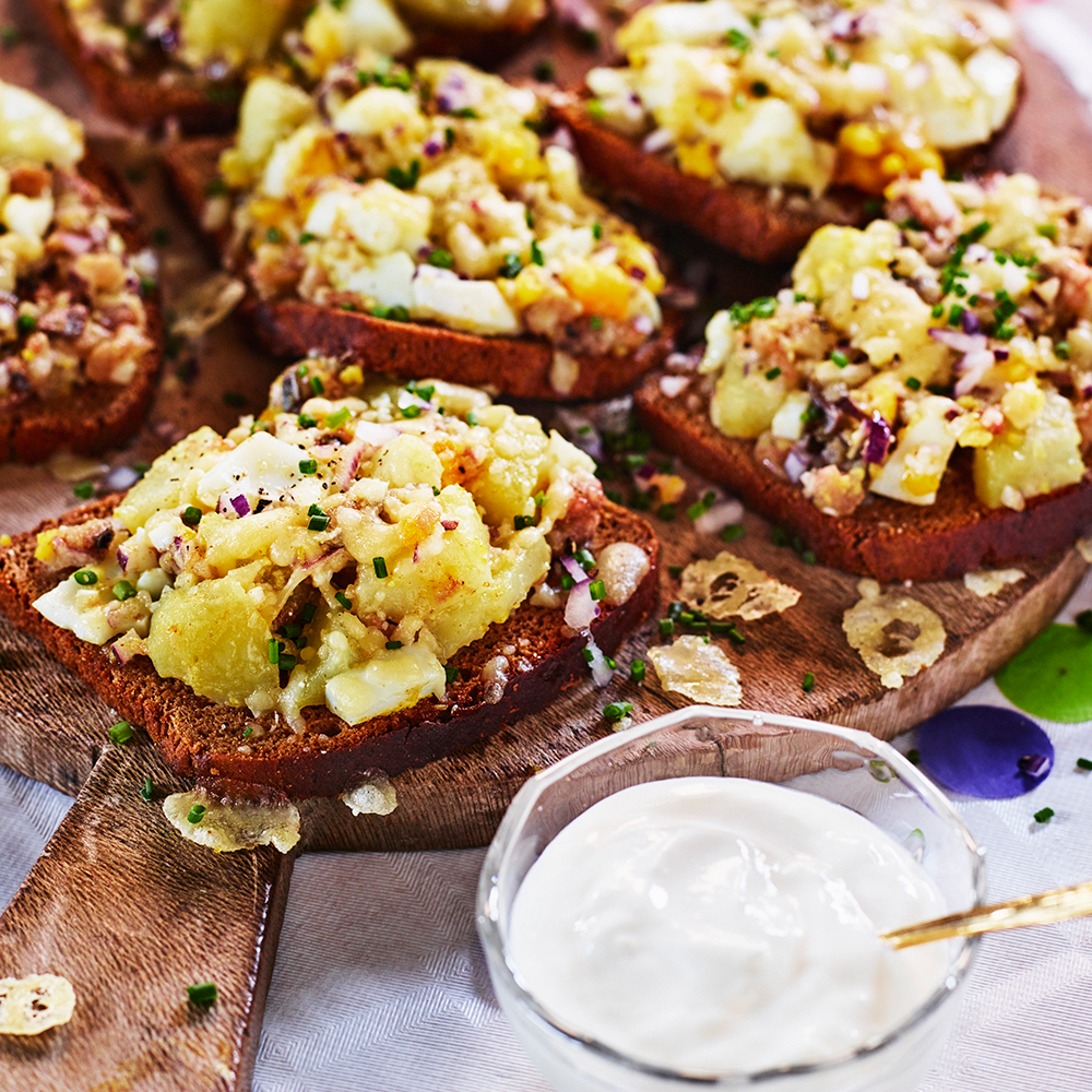 Varma mackor med matjessill, ägg och Västerbottensost - Pågen